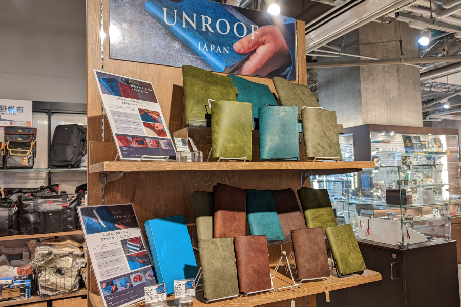 ブックファースト新宿店にて発売開始